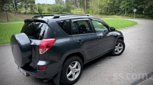 Pelēks Toyota RAV4 2007 Ogre, ar dzinēja tilpumu 2.20 L un nobraukumu 170 tūkst. km par 4600 €, foto 5 vietnē AUTOMOTO.COM.LV