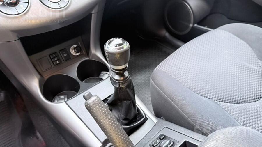 Pelēks Toyota RAV4 2007 Ogre, ar dzinēja tilpumu 2.20 L un nobraukumu 170 tūkst. km par 4600 €, foto 11 vietnē AUTOMOTO.COM.LV