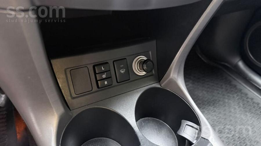 Pelēks Toyota RAV4 2007 Ogre, ar dzinēja tilpumu 2.20 L un nobraukumu 170 tūkst. km par 4600 €, foto 13 vietnē AUTOMOTO.COM.LV