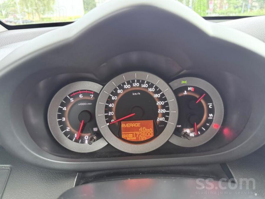 Pelēks Toyota RAV4 2007 Ogre, ar dzinēja tilpumu 2.20 L un nobraukumu 170 tūkst. km par 4600 €, foto 14 vietnē AUTOMOTO.COM.LV