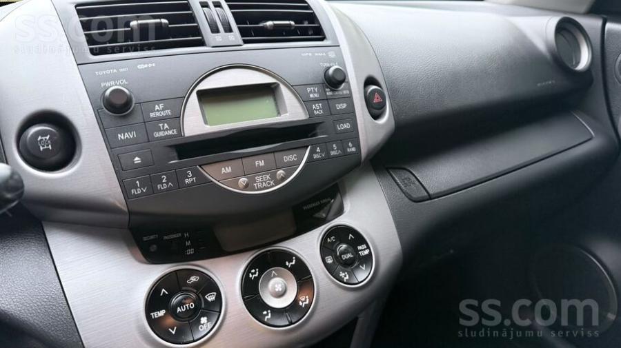 Pelēks Toyota RAV4 2007 Ogre, ar dzinēja tilpumu 2.20 L un nobraukumu 170 tūkst. km par 4600 €, foto 15 vietnē AUTOMOTO.COM.LV