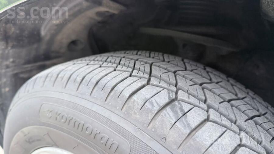 Pelēks Toyota RAV4 2007 Ogre, ar dzinēja tilpumu 2.20 L un nobraukumu 170 tūkst. km par 4600 €, foto 16 vietnē AUTOMOTO.COM.LV