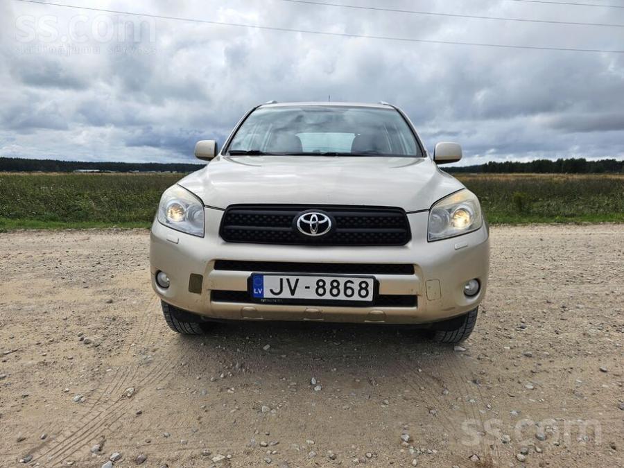 Grey Toyota RAV4 2007 in Riga, with an engine capacity of 2.00 L and mileage of 270 thousand km for 4500 €, photo 6 on AUTOMOTO.COM.LV