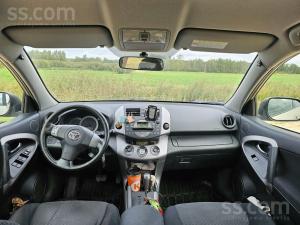 Grey Toyota RAV4 2007 in Riga, with an engine capacity of 2.00 L and mileage of 270 thousand km for 4500 €, photo 7 on AUTOMOTO.COM.LV