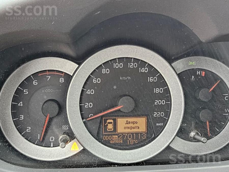 Grey Toyota RAV4 2007 in Riga, with an engine capacity of 2.00 L and mileage of 270 thousand km for 4500 €, photo 8 on AUTOMOTO.COM.LV