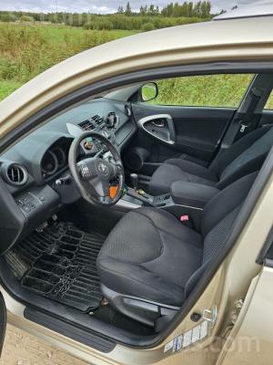 Grey Toyota RAV4 2007 in Riga, with an engine capacity of 2.00 L and mileage of 270 thousand km for 4500 €, photo 9 on AUTOMOTO.COM.LV