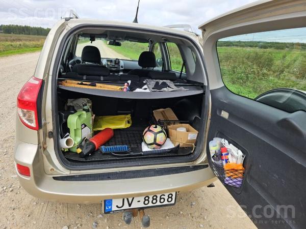 Pelēks Toyota RAV4 2007 Rīga, ar dzinēja tilpumu 2.00 L un nobraukumu 270 tūkst. km par 4500 €, foto 11 vietnē AUTOMOTO.COM.LV