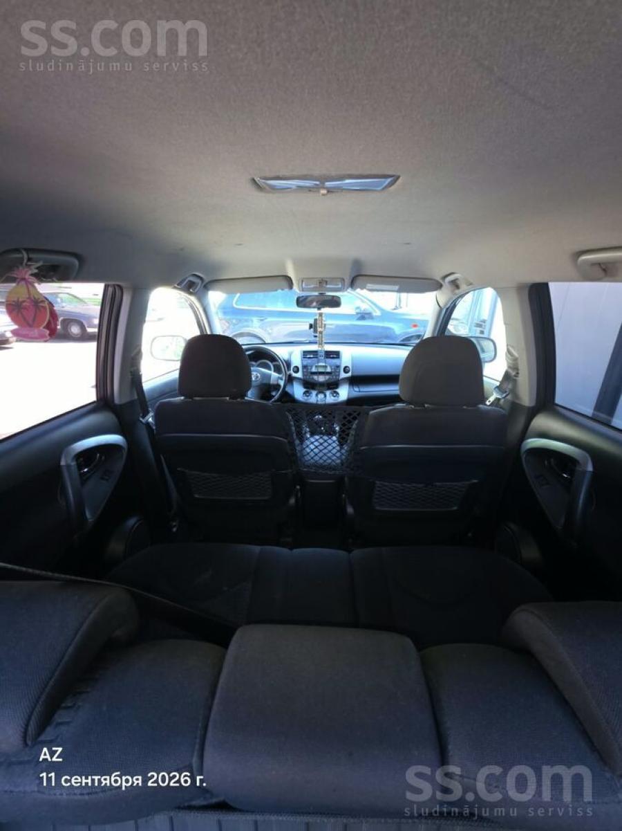Pelēks Toyota RAV4 2007 Rīga, ar dzinēja tilpumu 2.20 L un nobraukumu 247 tūkst. km par 3500 €, foto 6 vietnē AUTOMOTO.COM.LV