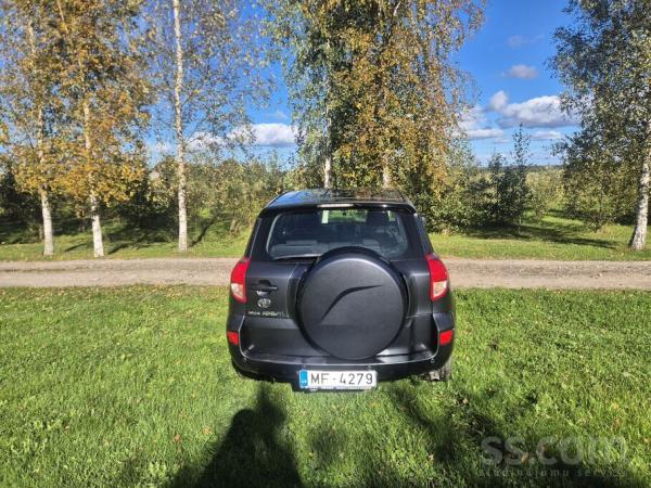 Pelēks Toyota RAV4 2007 Liepāja, ar dzinēja tilpumu 2.00 L un nobraukumu 309 tūkst. km par 3300 €, foto 7 vietnē AUTOMOTO.COM.LV