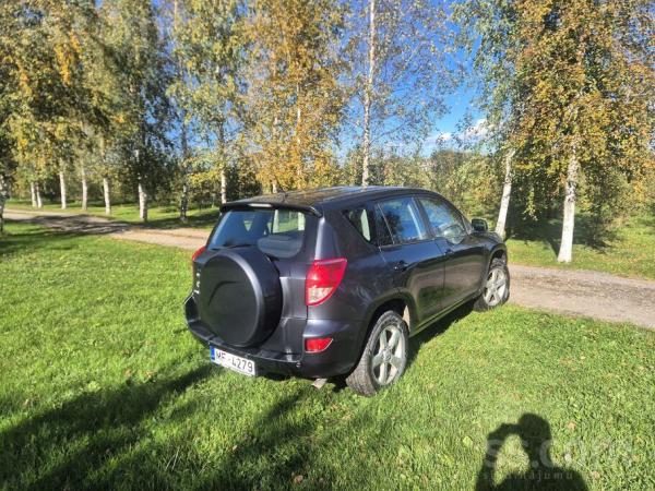 Pelēks Toyota RAV4 2007 Liepāja, ar dzinēja tilpumu 2.00 L un nobraukumu 309 tūkst. km par 3300 €, foto 8 vietnē AUTOMOTO.COM.LV