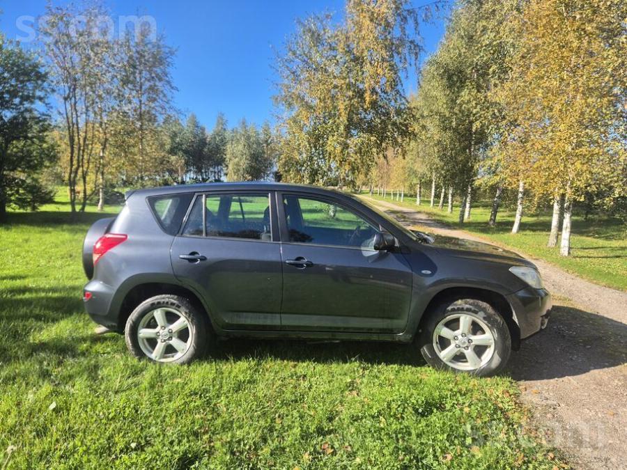 Grey Toyota RAV4 2007 in Liepaja, with an engine capacity of 2.00 L and mileage of 309 thousand km for 3300 €, photo 9 on AUTOMOTO.COM.LV