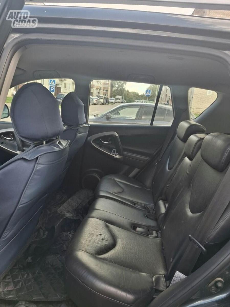 Pelēks Toyota RAV4 2007 Jonava, ar dzinēja tilpumu 2.20 L un nobraukumu 302 tūkst. km par 3400 €, foto 7 vietnē AUTOMOTO.COM.LV