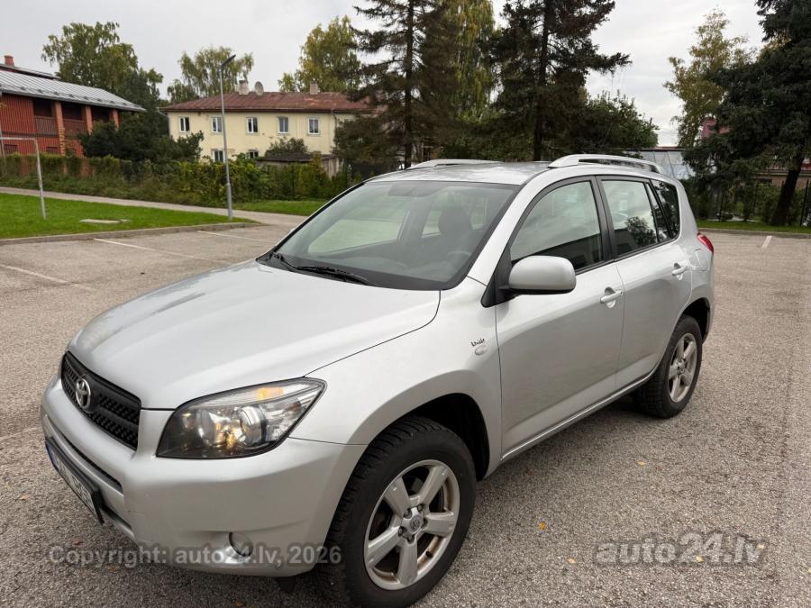 Pelēks Toyota RAV4 2007 Tartu, ar dzinēja tilpumu 2.20 L un nobraukumu 406 tūkst. km par 3500 €, foto 1 vietnē AUTOMOTO.COM.LV