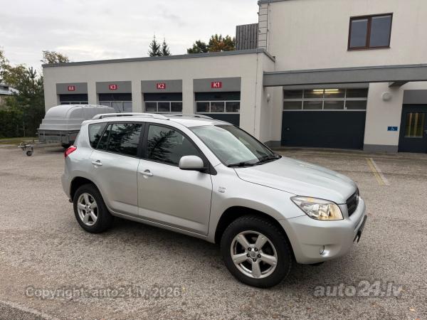 Grey Toyota RAV4 2007 in Tartu, with an engine capacity of 2.20 L and mileage of 406 thousand km for 3500 €, photo 3 on AUTOMOTO.COM.LV