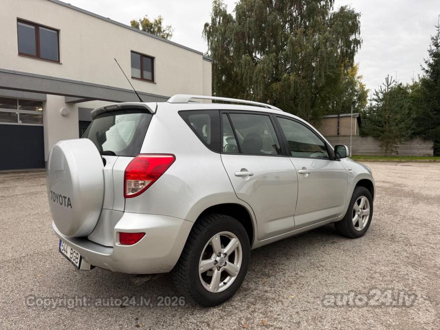 Pelēks Toyota RAV4 2007 Tartu, ar dzinēja tilpumu 2.20 L un nobraukumu 406 tūkst. km par 3500 €, foto 4 vietnē AUTOMOTO.COM.LV