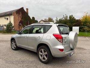 Pelēks Toyota RAV4 2007 Tartu, ar dzinēja tilpumu 2.20 L un nobraukumu 406 tūkst. km par 3500 €, foto 6 vietnē AUTOMOTO.COM.LV