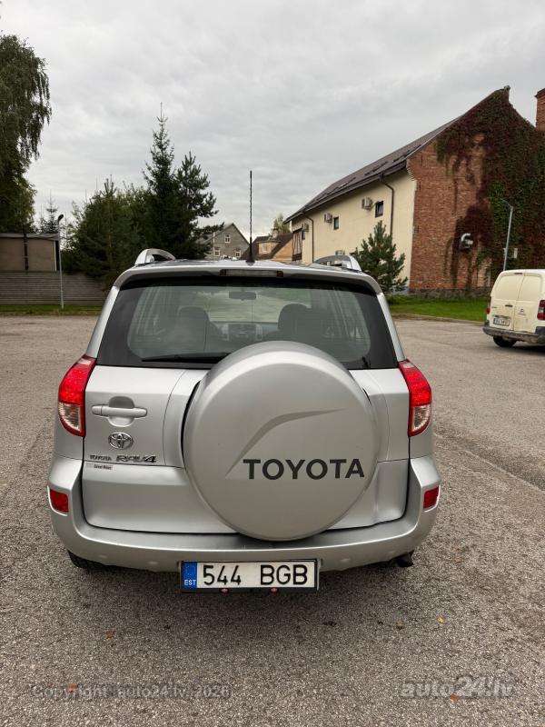 Grey Toyota RAV4 2007 in Tartu, with an engine capacity of 2.20 L and mileage of 406 thousand km for 3500 €, photo 7 on AUTOMOTO.COM.LV