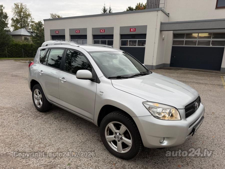 Pelēks Toyota RAV4 2007 Tartu, ar dzinēja tilpumu 2.20 L un nobraukumu 406 tūkst. km par 3500 €, foto 9 vietnē AUTOMOTO.COM.LV