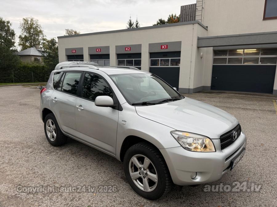 Pelēks Toyota RAV4 2007 Tartu, ar dzinēja tilpumu 2.20 L un nobraukumu 406 tūkst. km par 3500 €, foto 10 vietnē AUTOMOTO.COM.LV