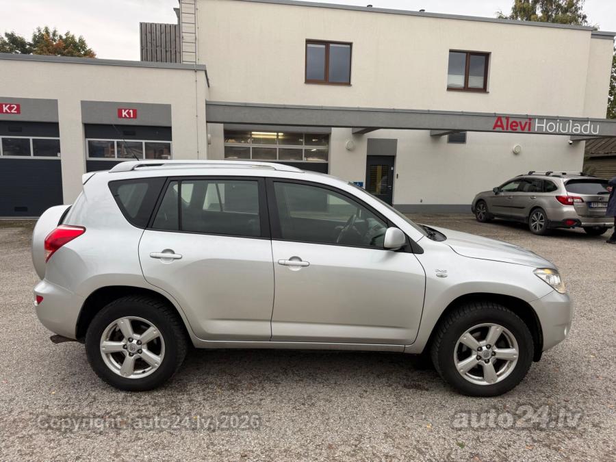 Pelēks Toyota RAV4 2007 Tartu, ar dzinēja tilpumu 2.20 L un nobraukumu 406 tūkst. km par 3500 €, foto 12 vietnē AUTOMOTO.COM.LV