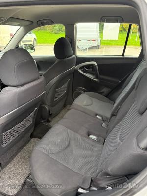 Pelēks Toyota RAV4 2007 Tartu, ar dzinēja tilpumu 2.20 L un nobraukumu 406 tūkst. km par 3500 €, foto 15 vietnē AUTOMOTO.COM.LV
