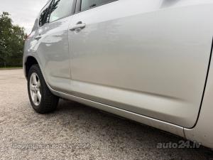 Pelēks Toyota RAV4 2007 Tartu, ar dzinēja tilpumu 2.20 L un nobraukumu 406 tūkst. km par 3500 €, foto 20 vietnē AUTOMOTO.COM.LV