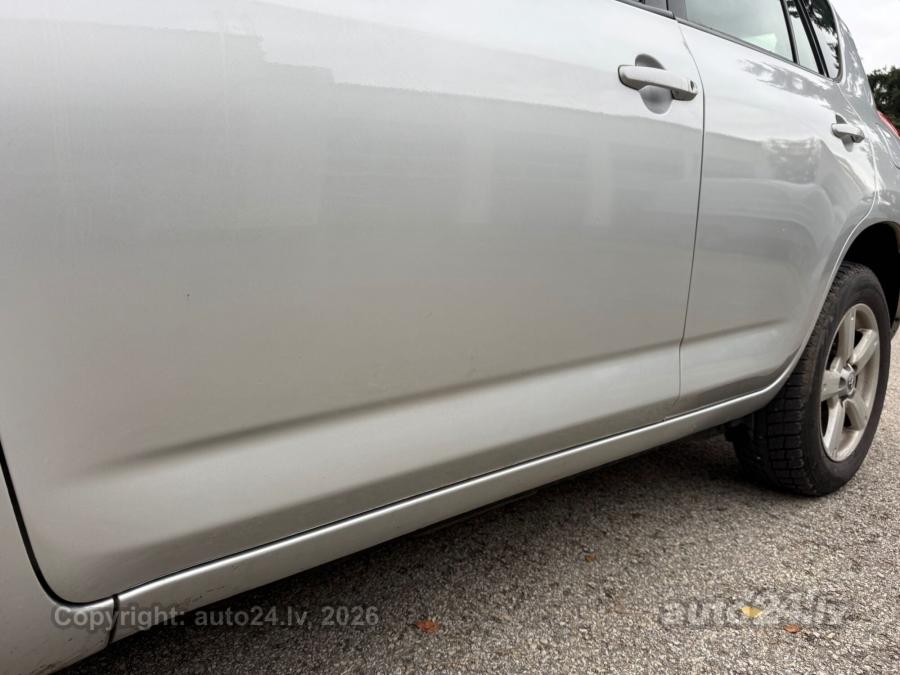 Pelēks Toyota RAV4 2007 Tartu, ar dzinēja tilpumu 2.20 L un nobraukumu 406 tūkst. km par 3500 €, foto 21 vietnē AUTOMOTO.COM.LV