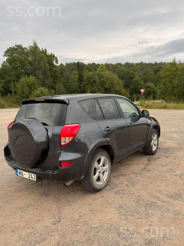 Grey Toyota RAV4 2007 in Talsi, with an engine capacity of 2.20 L and mileage of 313 thousand km for 2000 €, photo 3 on AUTOMOTO.COM.LV