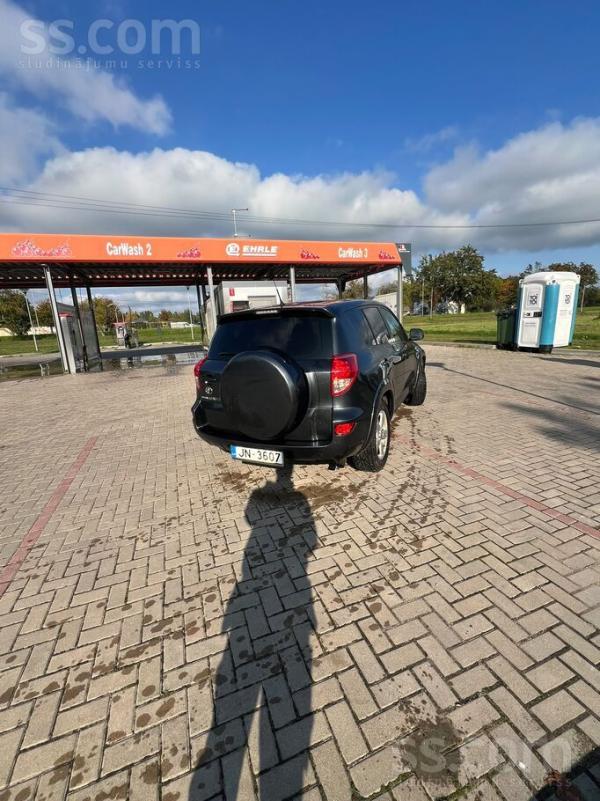 Grey Toyota RAV4 2007 in Liepaja, with an engine capacity of 2.20 L and mileage of 247 thousand km for 3000 €, photo 4 on AUTOMOTO.COM.LV