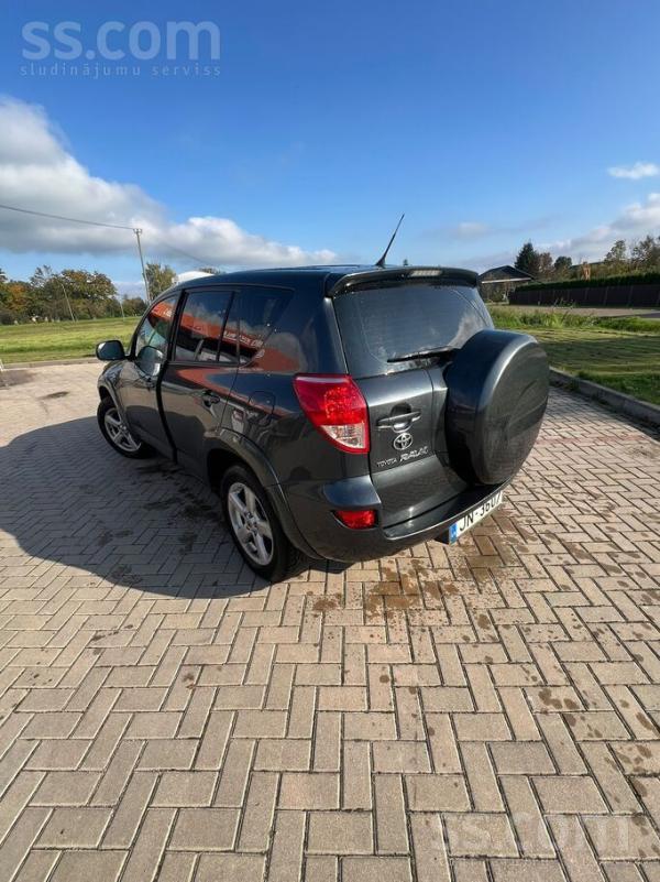 Grey Toyota RAV4 2007 in Liepaja, with an engine capacity of 2.20 L and mileage of 247 thousand km for 3000 €, photo 7 on AUTOMOTO.COM.LV