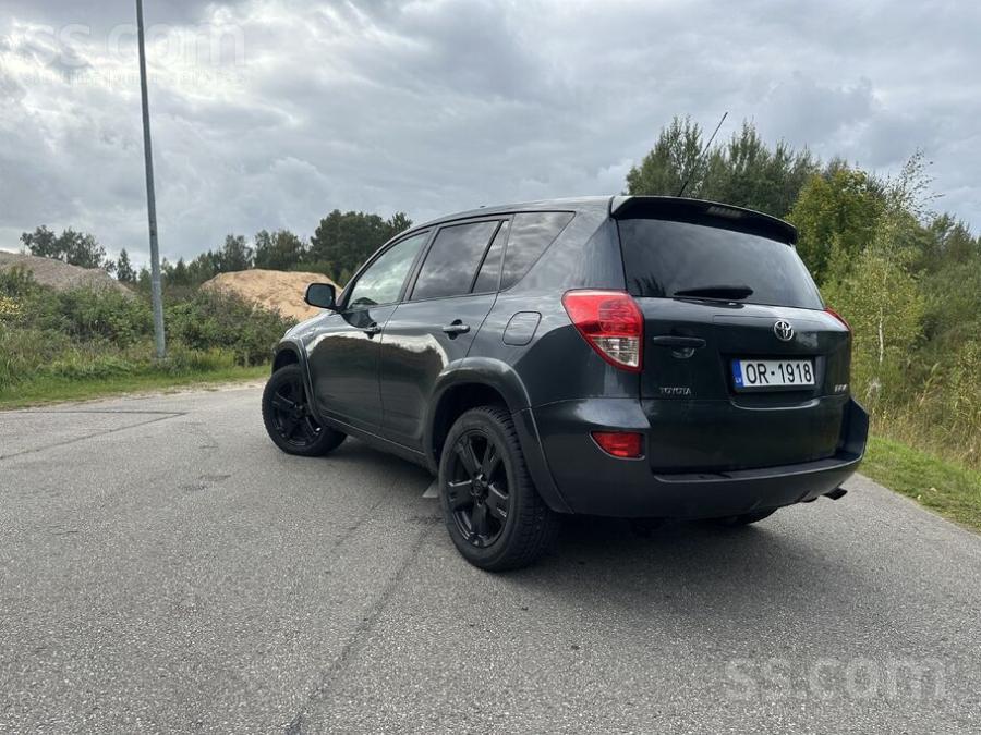 Pelēks Toyota RAV4 2007 Tukums, ar dzinēja tilpumu 2.20 L un nobraukumu 332 tūkst. km par 3250 €, foto 5 vietnē AUTOMOTO.COM.LV