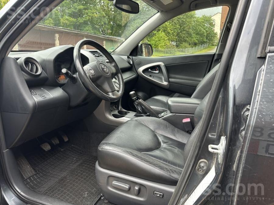 Pelēks Toyota RAV4 2007 Tukums, ar dzinēja tilpumu 2.20 L un nobraukumu 332 tūkst. km par 3250 €, foto 6 vietnē AUTOMOTO.COM.LV