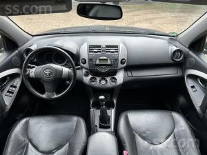 Pelēks Toyota RAV4 2007 Tukums, ar dzinēja tilpumu 2.20 L un nobraukumu 332 tūkst. km par 3250 €, foto 7 vietnē AUTOMOTO.COM.LV