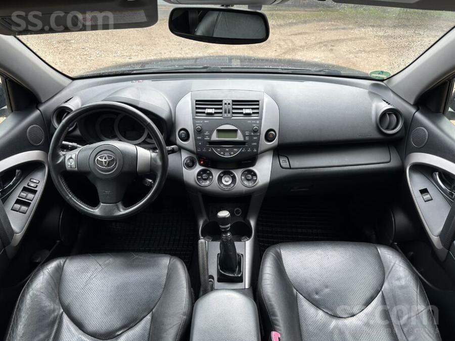 Pelēks Toyota RAV4 2007 Tukums, ar dzinēja tilpumu 2.20 L un nobraukumu 332 tūkst. km par 3250 €, foto 7 vietnē AUTOMOTO.COM.LV