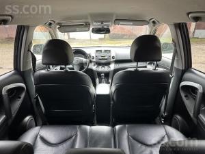 Pelēks Toyota RAV4 2007 Tukums, ar dzinēja tilpumu 2.20 L un nobraukumu 332 tūkst. km par 3250 €, foto 8 vietnē AUTOMOTO.COM.LV