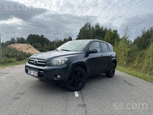 Pelēks Toyota RAV4 2007 Tukums, ar dzinēja tilpumu 2.20 L un nobraukumu 332 tūkst. km par 3250 €, foto  vietnē AUTOMOTO.COM.LV