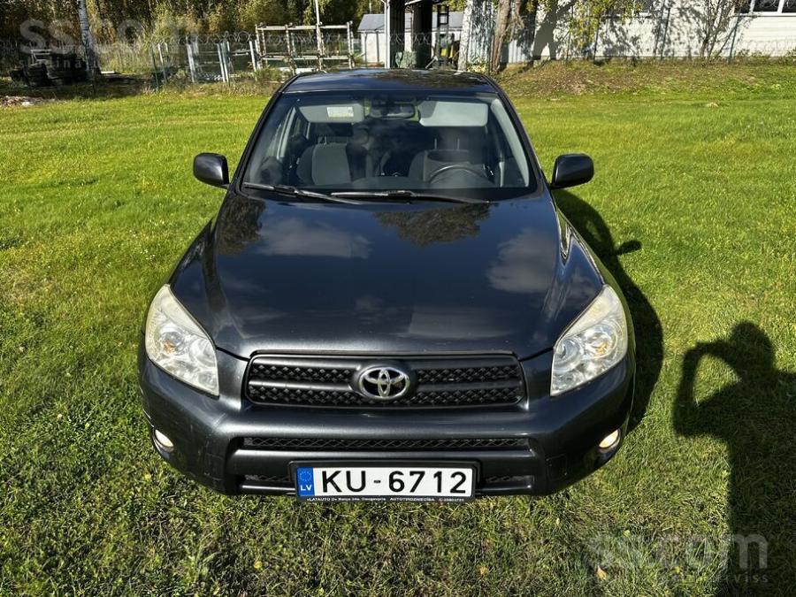 Pelēks Toyota RAV4 2007 Daugavpils, ar dzinēja tilpumu 2.20 L un nobraukumu 312 tūkst. km par 3300 €, foto 6 vietnē AUTOMOTO.COM.LV