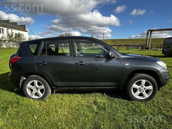 Pelēks Toyota RAV4 2007 Daugavpils, ar dzinēja tilpumu 2.20 L un nobraukumu 312 tūkst. km par 3300 €, foto 9 vietnē AUTOMOTO.COM.LV