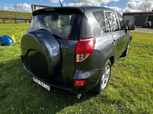 Pelēks Toyota RAV4 2007 Daugavpils, ar dzinēja tilpumu 2.20 L un nobraukumu 312 tūkst. km par 3300 €, foto 10 vietnē AUTOMOTO.COM.LV