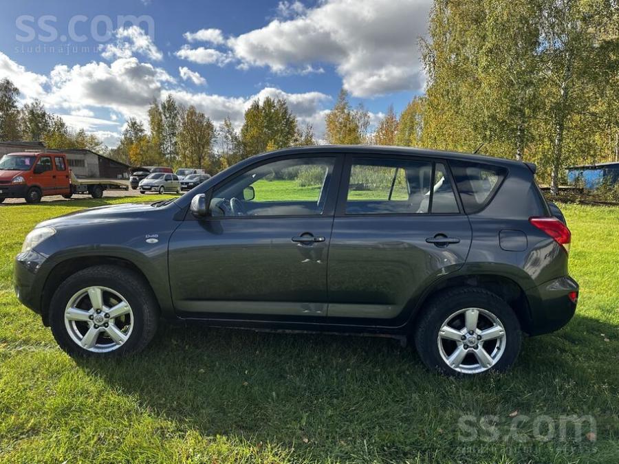 Pelēks Toyota RAV4 2007 Daugavpils, ar dzinēja tilpumu 2.20 L un nobraukumu 312 tūkst. km par 3300 €, foto 14 vietnē AUTOMOTO.COM.LV