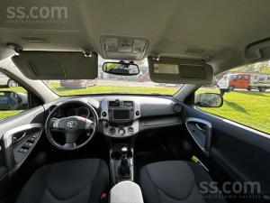 Pelēks Toyota RAV4 2007 Daugavpils, ar dzinēja tilpumu 2.20 L un nobraukumu 312 tūkst. km par 3300 €, foto 17 vietnē AUTOMOTO.COM.LV
