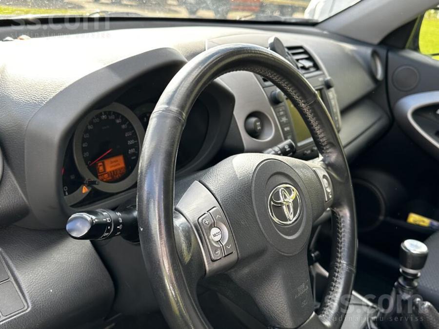 Pelēks Toyota RAV4 2007 Daugavpils, ar dzinēja tilpumu 2.20 L un nobraukumu 312 tūkst. km par 3300 €, foto 20 vietnē AUTOMOTO.COM.LV