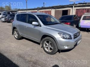 Pelēks Toyota RAV4 2008 Rīga, ar dzinēja tilpumu 2.20 L un nobraukumu 270 tūkst. km par 2600 €, foto 3 vietnē AUTOMOTO.COM.LV