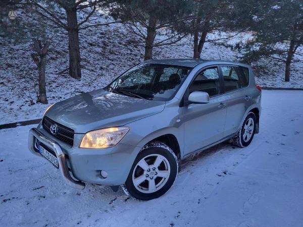 Grey Toyota RAV4 2008 in Alytus, with an engine capacity of 2.23 L and mileage of 262 thousand km for 3500 €, photo 1 on AUTOMOTO.COM.LV