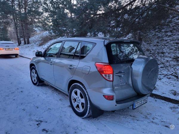 Grey Toyota RAV4 2008 in Alytus, with an engine capacity of 2.23 L and mileage of 262 thousand km for 3500 €, photo 2 on AUTOMOTO.COM.LV