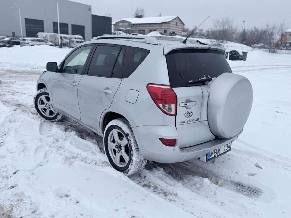 Grey Toyota RAV4 2008 in Vilnius, with an engine capacity of 2.20 L and mileage of 360 thousand km for 3300 €, photo 3 on AUTOMOTO.COM.LV