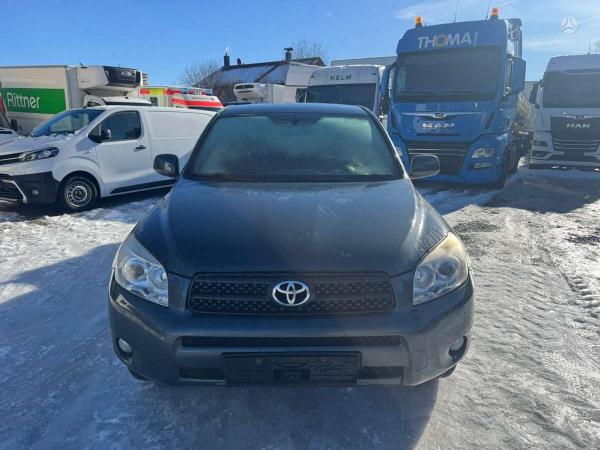 Grey Toyota RAV4 2008 in Panevezys, with an engine capacity of 2.23 L and mileage of 182 thousand km for 4700 €, photo 1 on AUTOMOTO.COM.LV