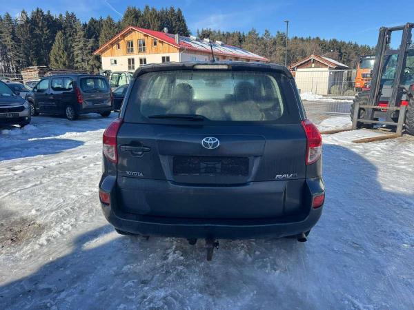 Grey Toyota RAV4 2008 in Panevezys, with an engine capacity of 2.23 L and mileage of 182 thousand km for 4700 €, photo 8 on AUTOMOTO.COM.LV