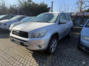 Grey Toyota RAV4 2008 in Siauliai, with an engine capacity of 2.23 L and mileage of 180 thousand km for 5200 €, photo  on AUTOMOTO.COM.LV