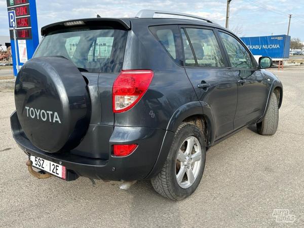 Pelēks Toyota RAV4 2008 Marijampole, ar dzinēja tilpumu 2.20 L un nobraukumu 280 tūkst. km par 2999 €, foto 3 vietnē AUTOMOTO.COM.LV